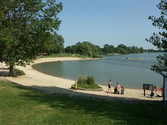 Cotswolds Country Park and Beach | Country Creatures